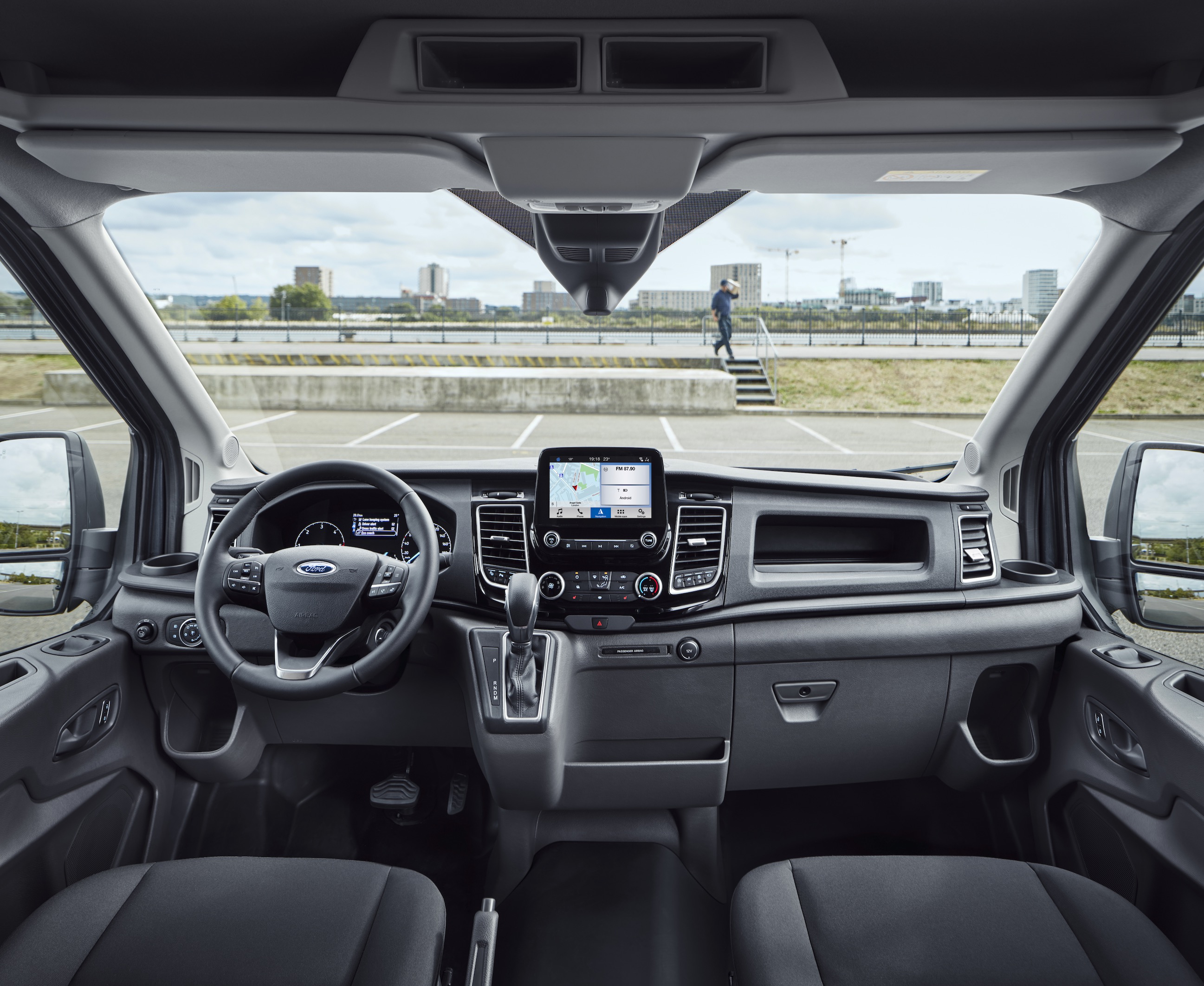 Nuovo Ford Transit. Spunta anche la versione ibrida