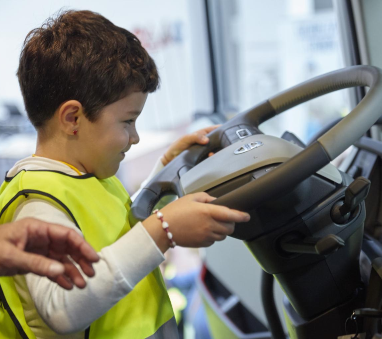 Stop Look & Wave, sicurezza stradale Volvo Trucks al Festival di Sanremo