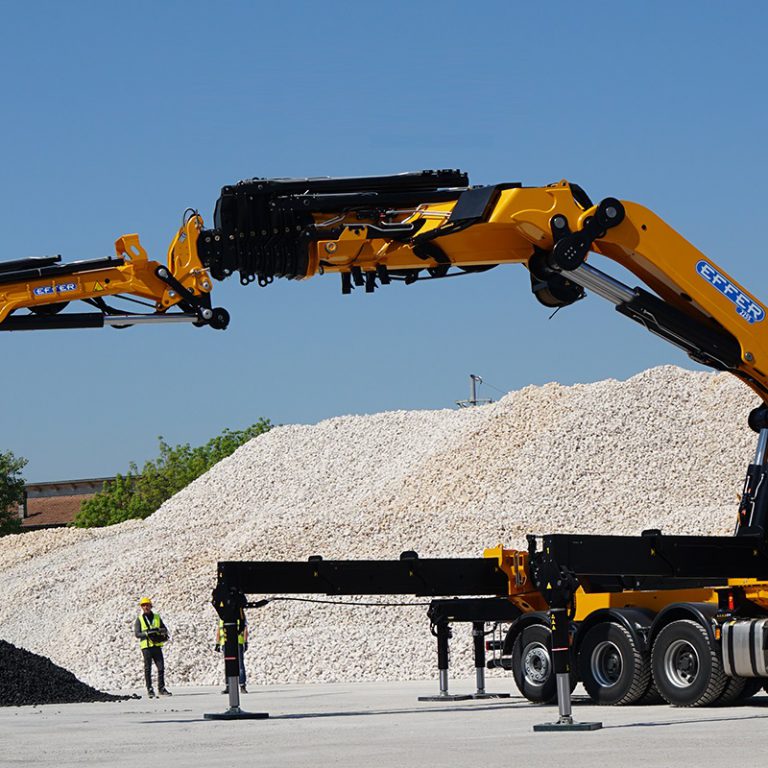 Effer 2255, l'unica gru 8S con 10 sfili. | Vado e Torno Web