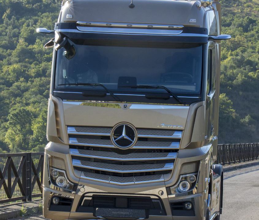 Mercedes Actros Iconic Edition, ecco l'edizione speciale in acciaio