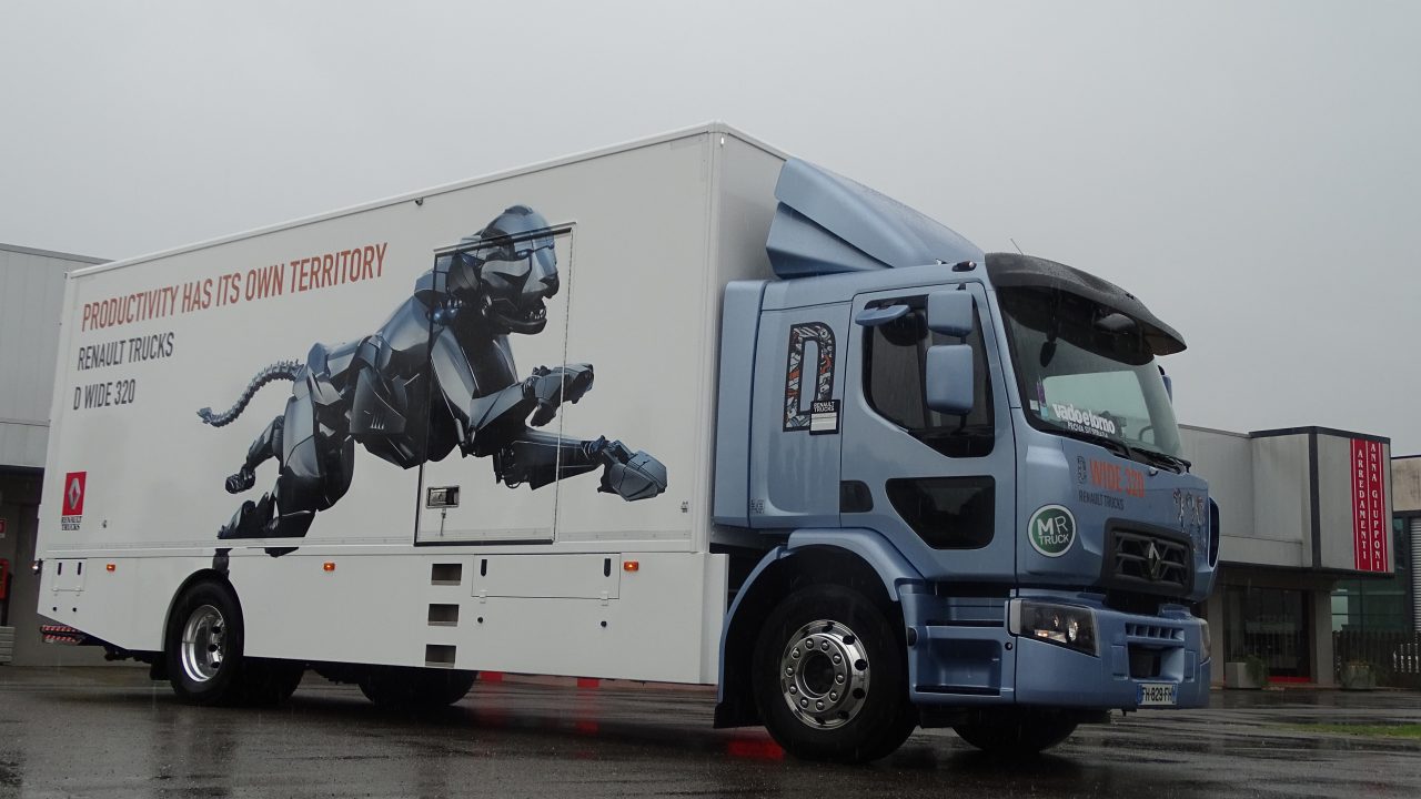 Renault Trucks D Wide 320, quel medio pieno di sostanza. La nostra prova