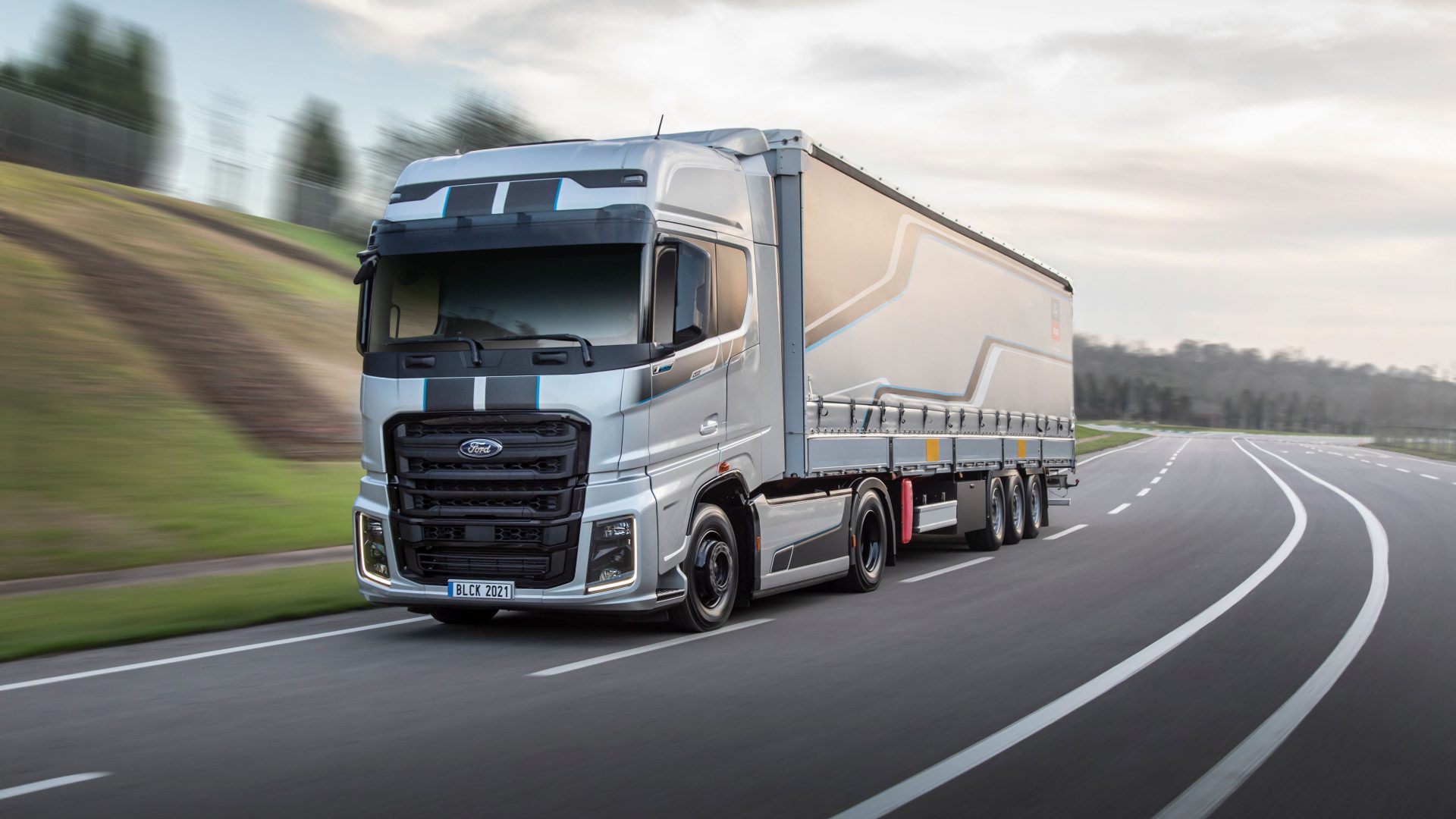 F-MAX, Ford Trucks annuncia due nuove edizioni. Ecco Blackline e L