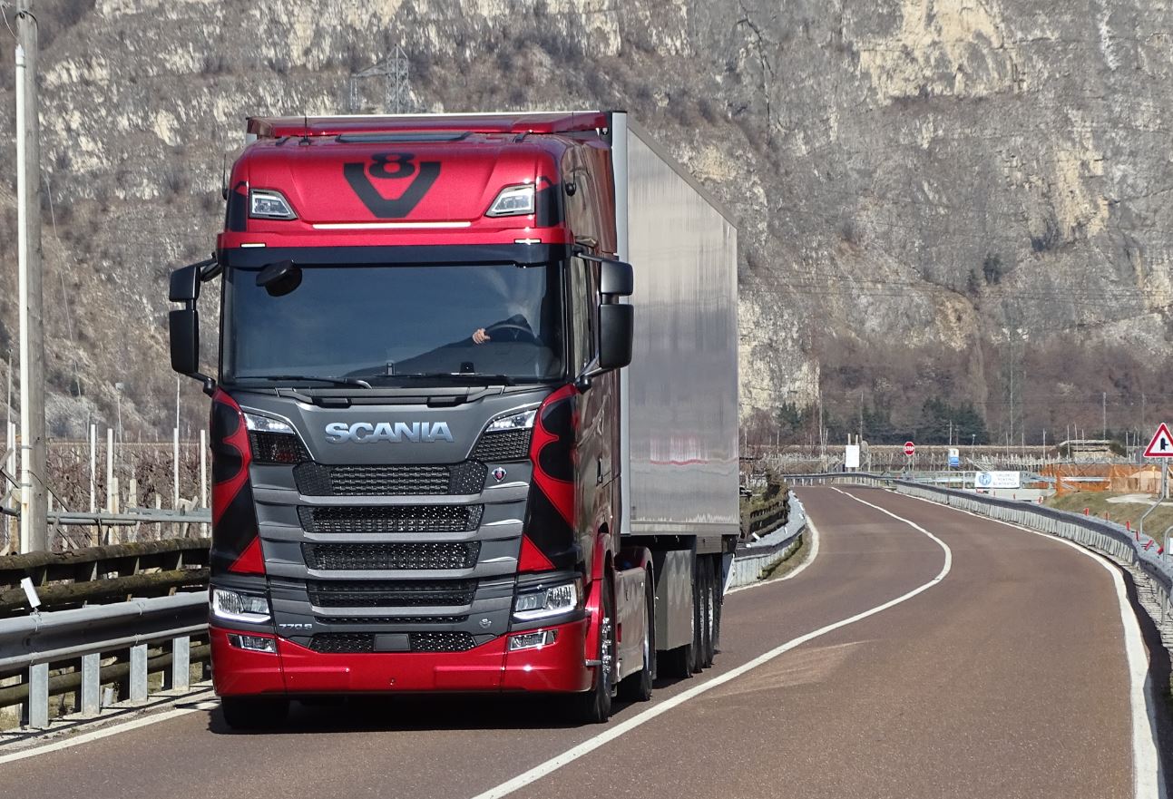Scania V8, in nome del Re il Grifone cala il poker. L'anteprima su strada