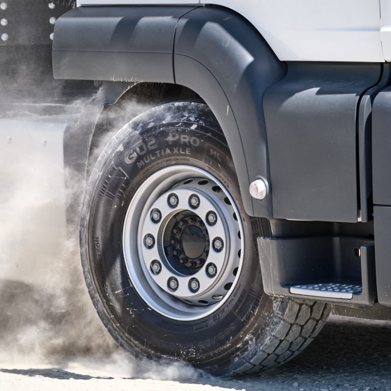 Prometeon Serie 02, presentata la nuova generazione di pneumatici Pirelli