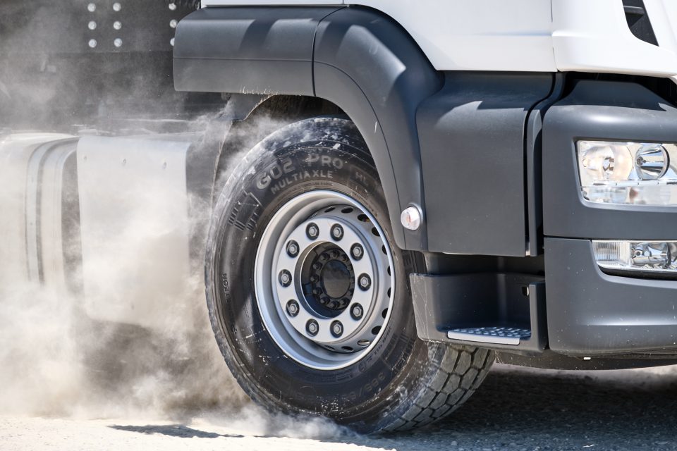 Prometeon Serie 02, presentata la nuova generazione di pneumatici Pirelli