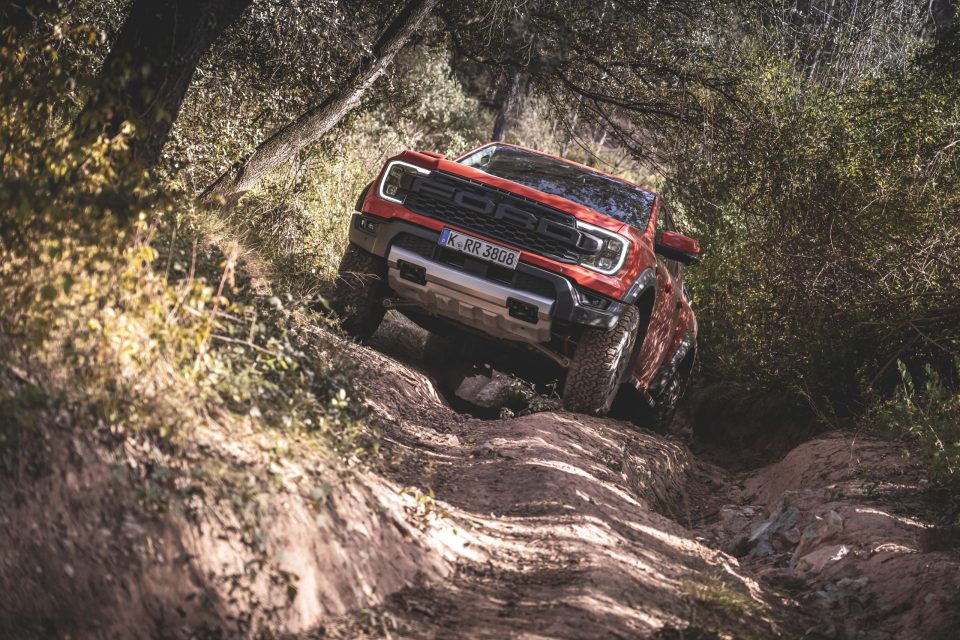 Abbiamo provato il nuovo pick up Ford Ranger Raptor. Top di gamma per ...