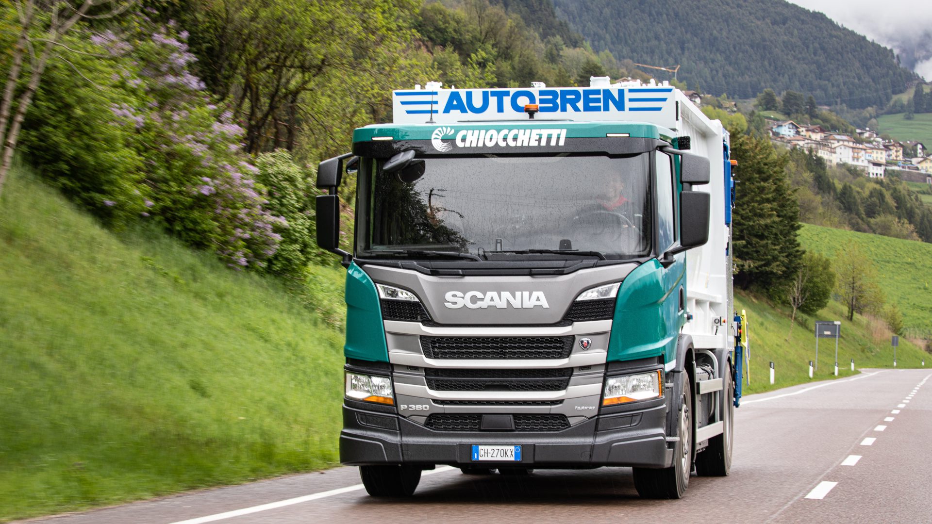 Uno Scania ibrido plug-in per la raccolta rifiuti in Trentino