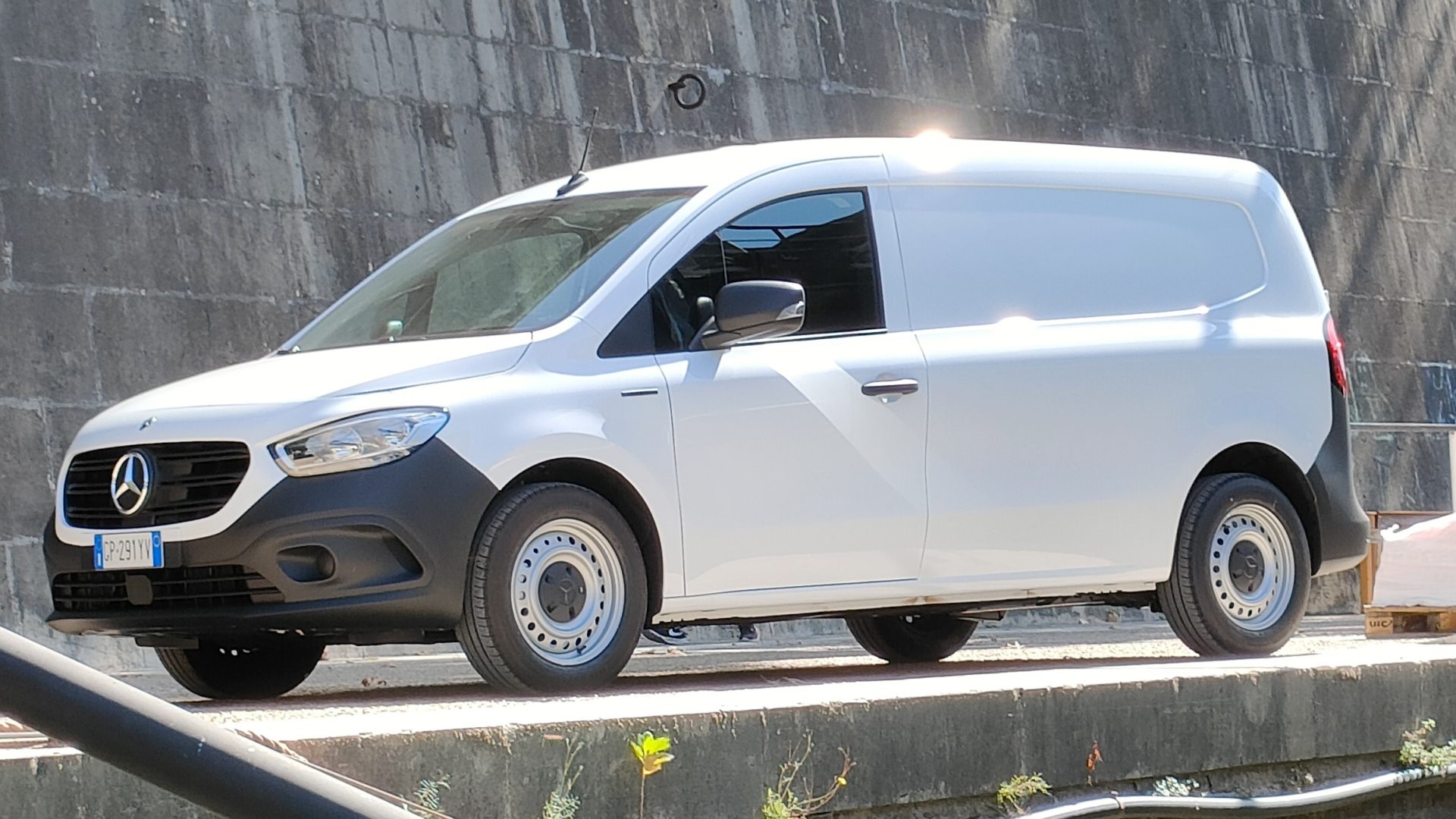 Gamma elettrica completata: Mercedes-Benz mette su strada l'eCitan (e ...