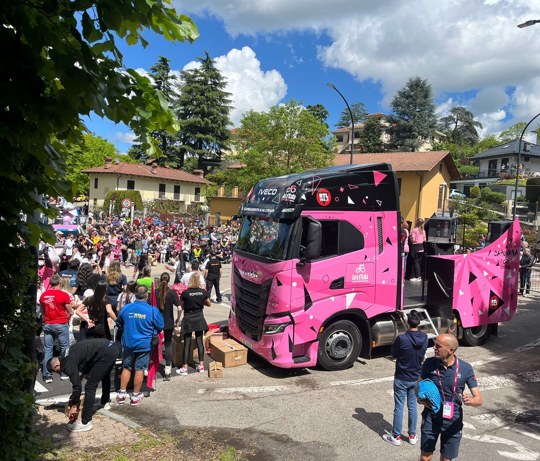 IVECO al Giro d’Italia con l’S-Way LNG e l’eDaily, protagonista del ...