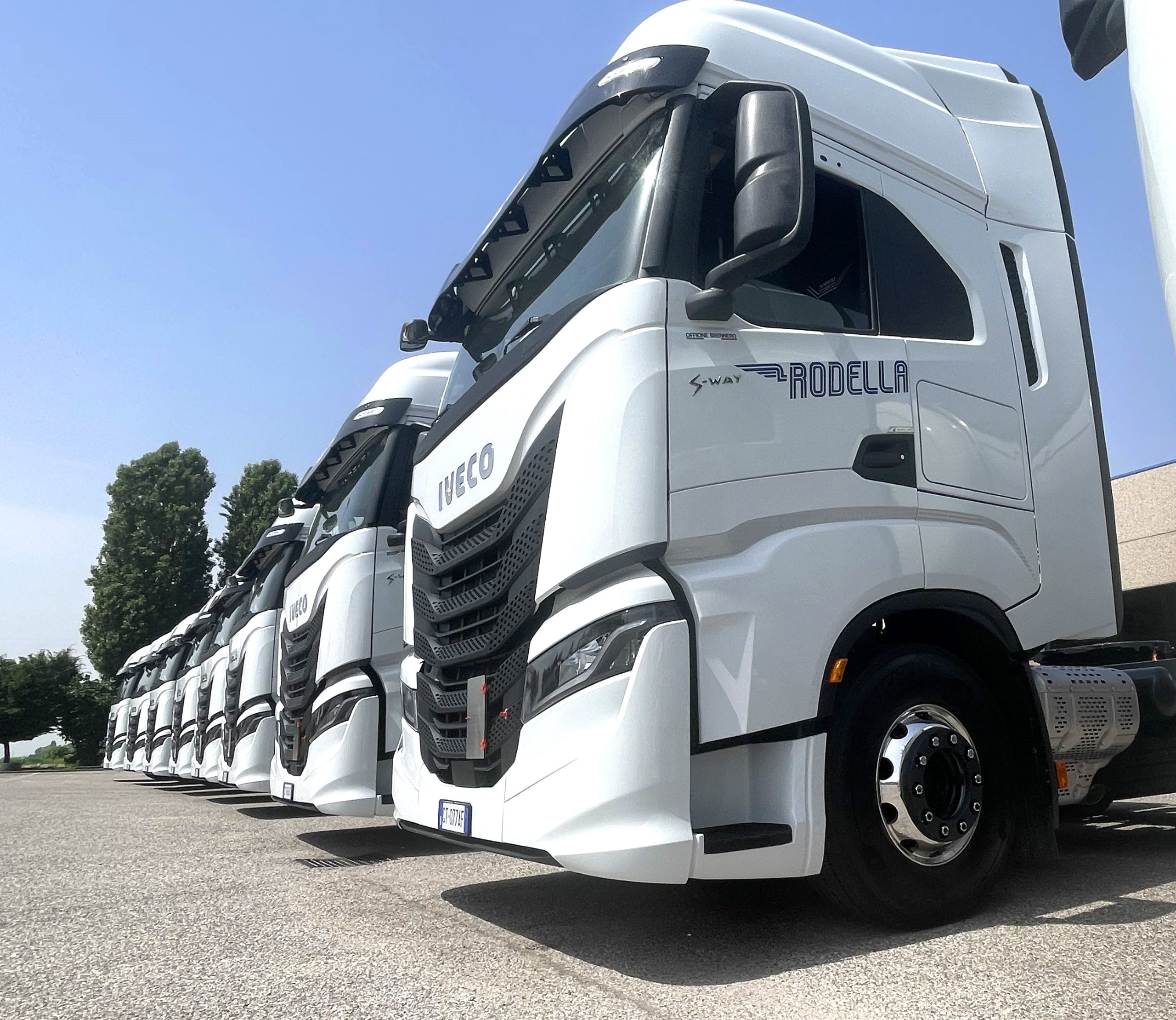 Consegnati nove IVECO S-Way a Rodella Trasporti per il trasporto ...