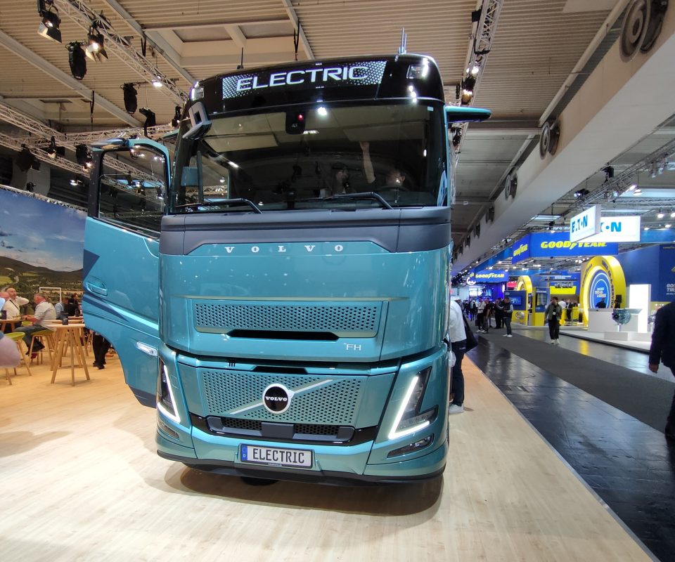 La gamma Aero, il nuovo assale elettrificato e il 'musone' VNL: cosa ...