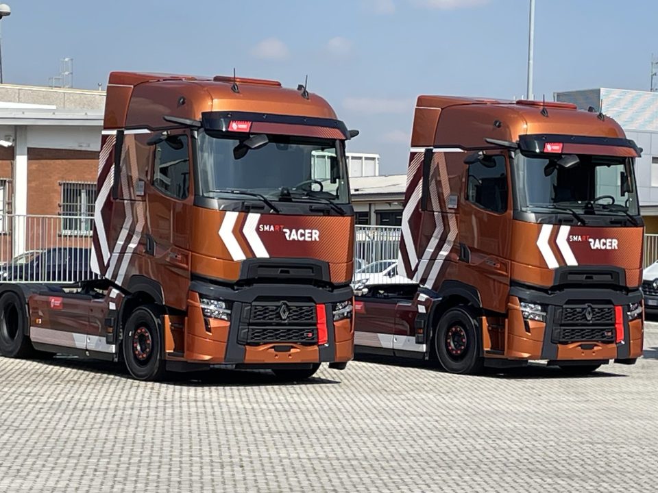 Il nuovo Renault Trucks T Smart Racer promette di limare i consumi del ...