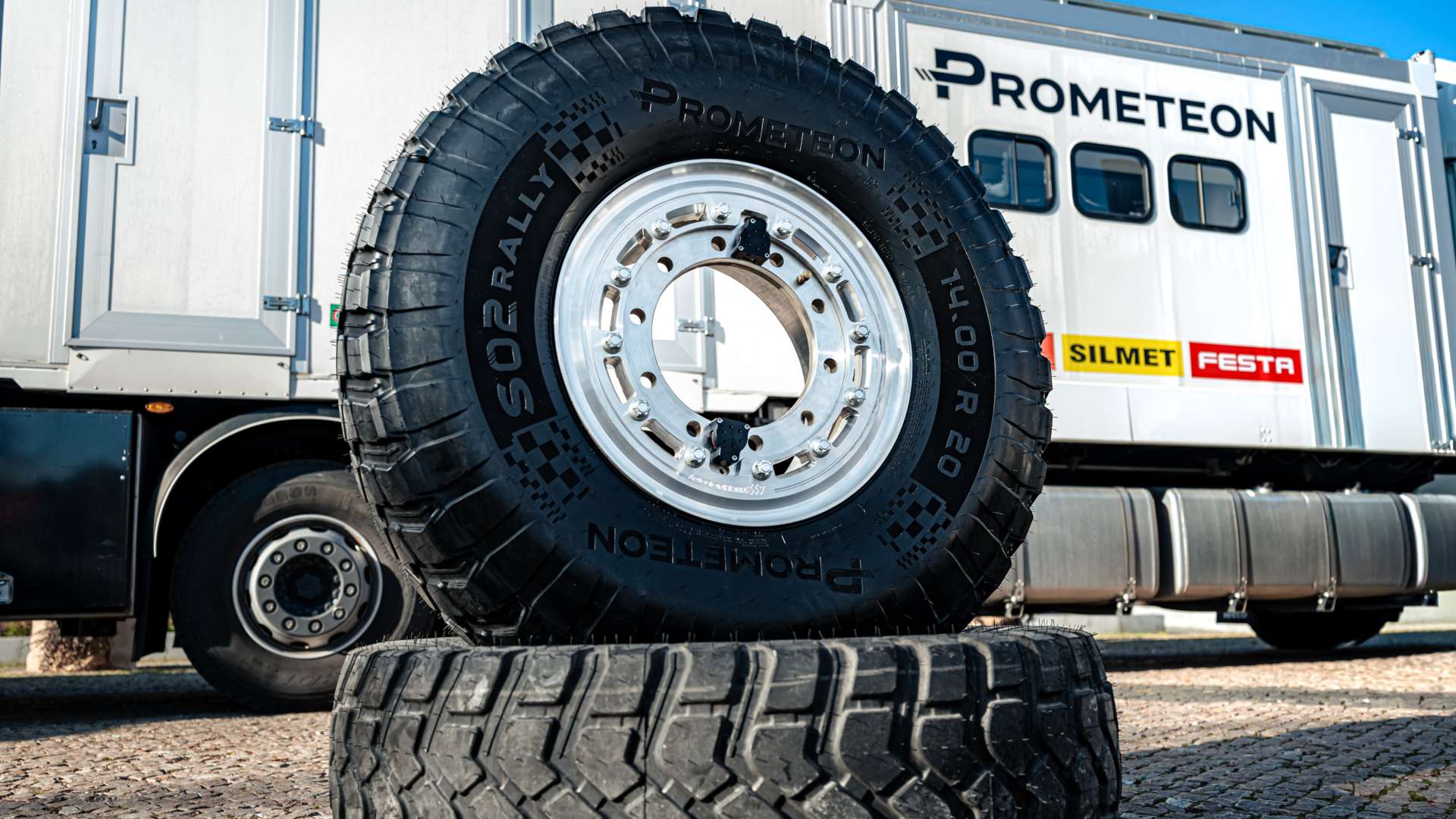 Prometeon insieme a Martin Macík, campione di rally, fino al 2028