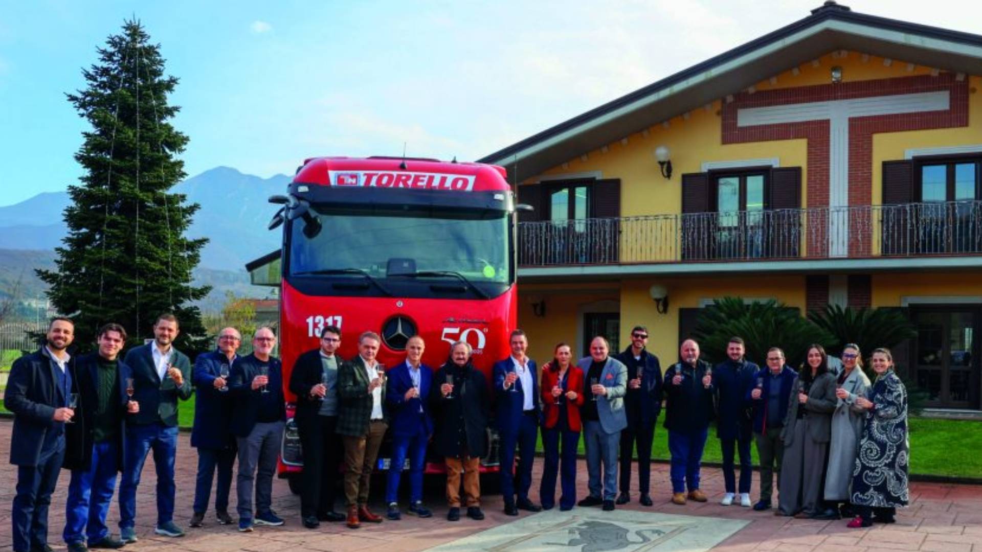 Torello celebra 50 anni e rafforza la partnership con Daimler Truck Italia